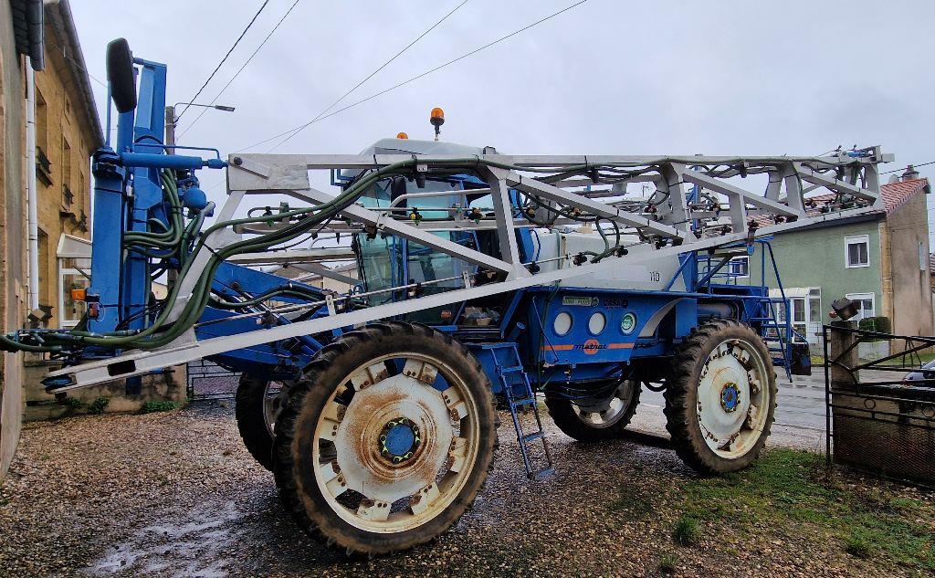 MATROT M44D110 d'occasion - Pulvérisateur automoteur - 110 ch - 1997
