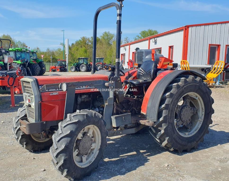 MASSEY FERGUSON 374 F d'occasion - Tracteur vigneron/fruitier - 70 ch - 1992