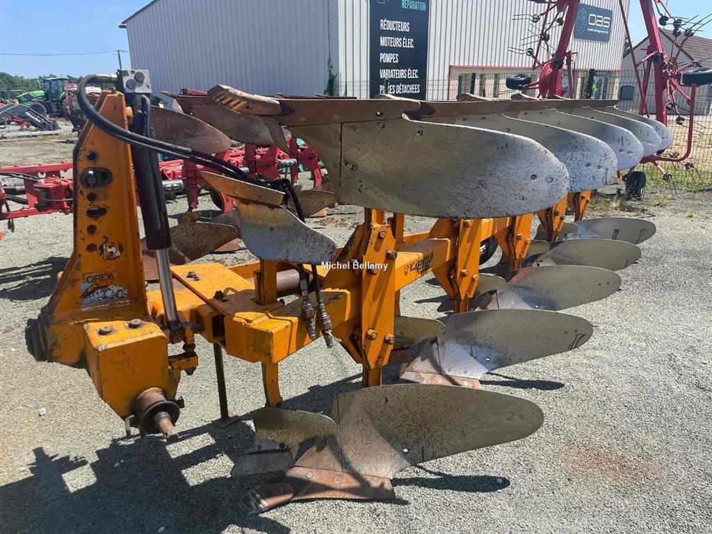 HUARD CHARRUE 5CORPS . HUARD d'occasion - Charrue - 1990